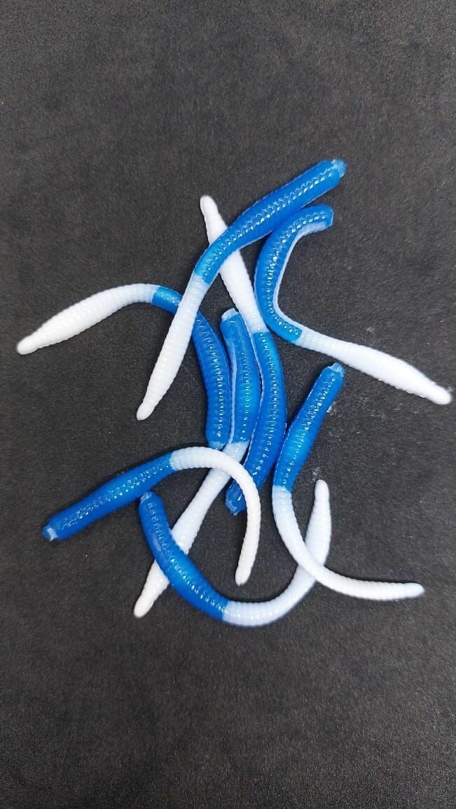 Силиконовые сьедобные приманки "Бобровый хвост". цвет белый-синий