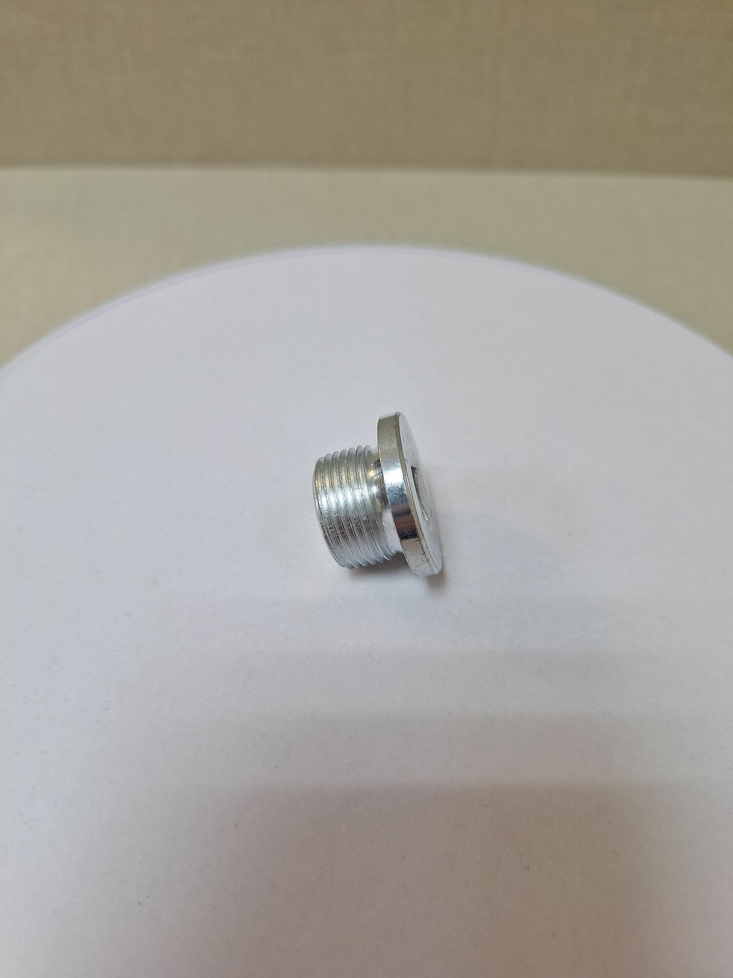 3282266 Пробка поддона резьбовая двигателя 6ISBe