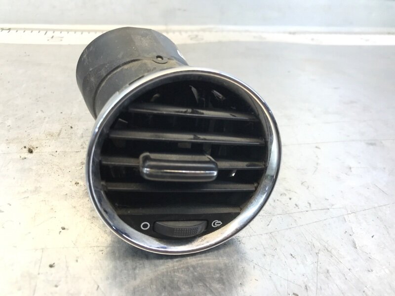 Дефлектор воздушный передний правый Peugeot 308 4E 9655994277