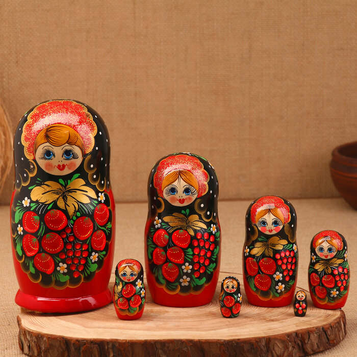 Матрёшка деревянная «Ягодка», чёрный платок, 7-кукольная, 22 см, микс