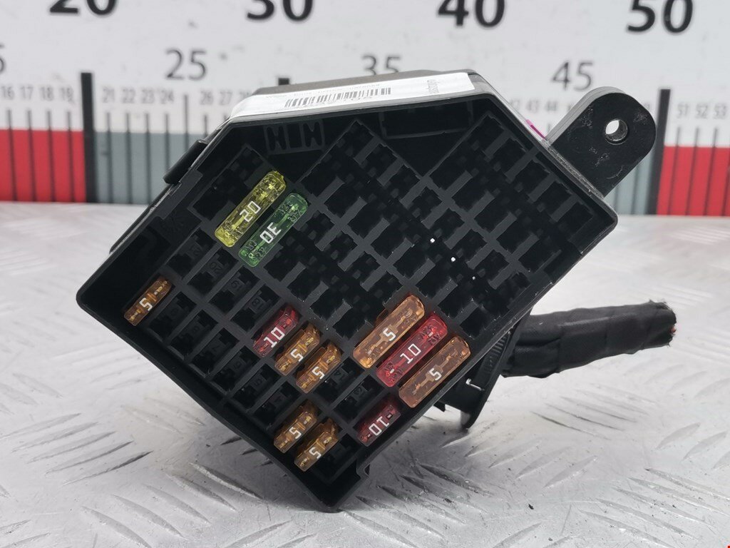 Блок предохранителей Volkswagen Passat 6 3C2941823 арт. 1832105