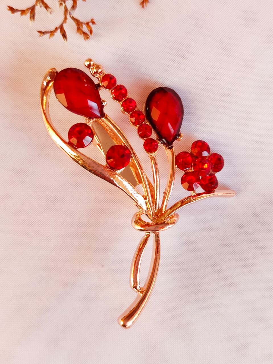 Брошь, стразы