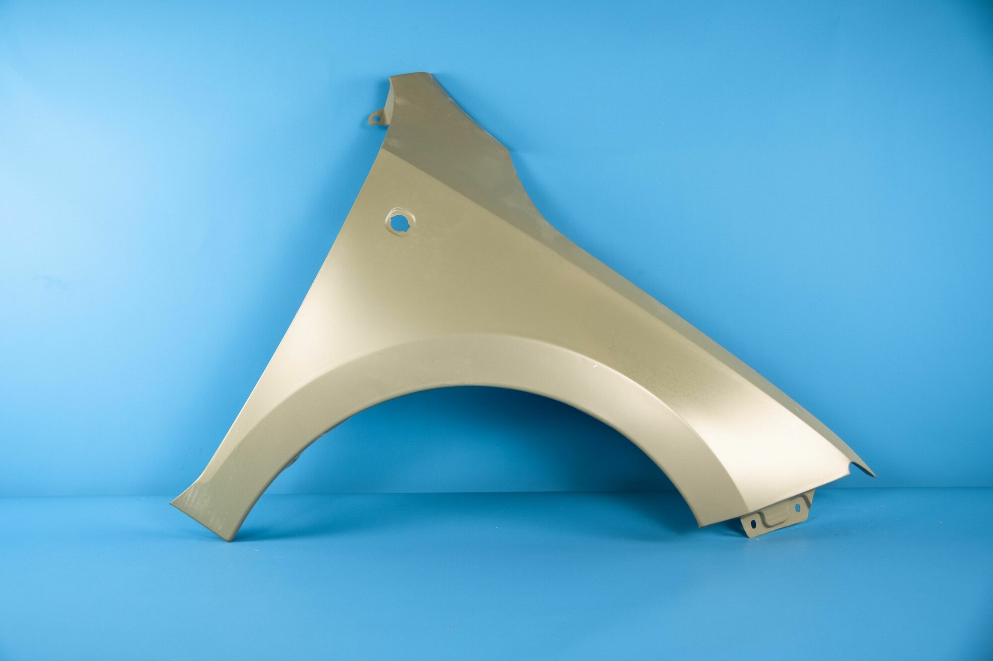 Крыло переднее (с отверстием) правое Skoda Rapid 2012-2017