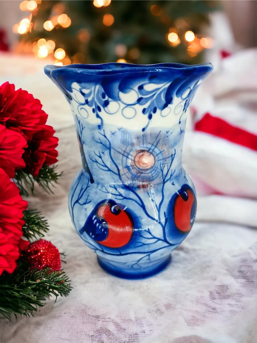 Фарфоровая ваза "Снегири"