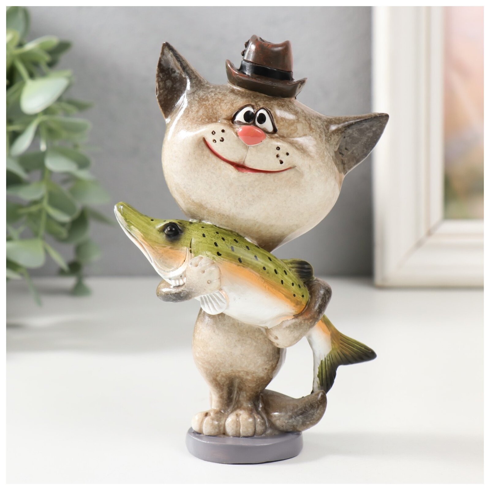 Фигурка декоративная «Котик в шляпе и большой улов», полистоун