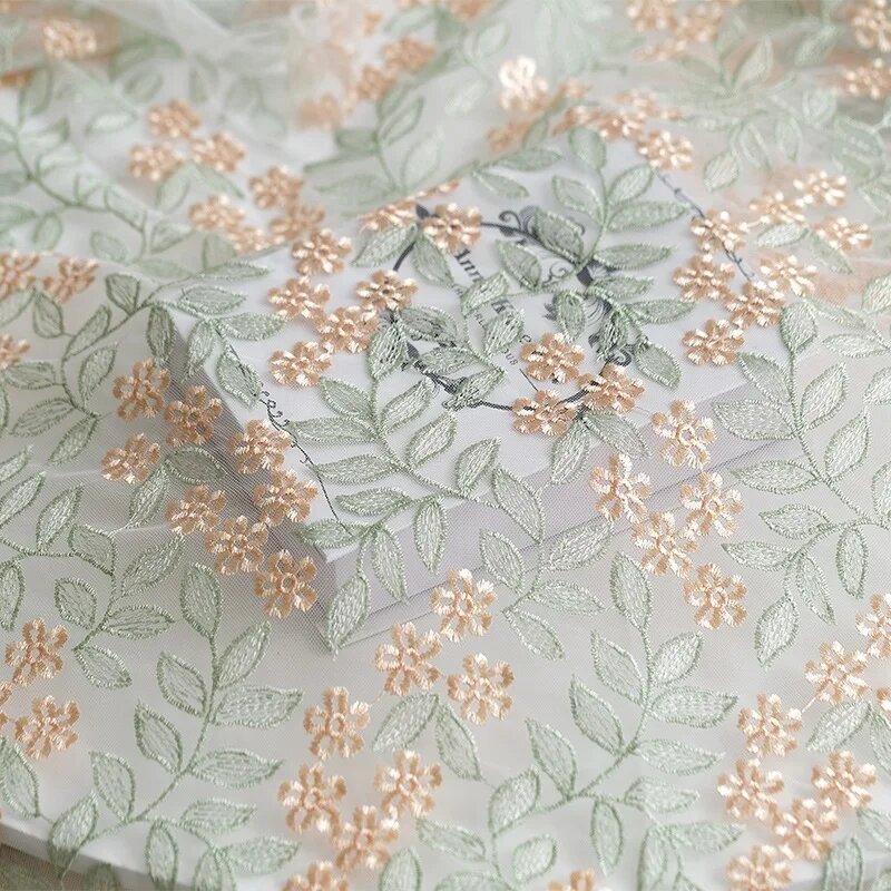 Кружевное полотно с вышивкой, 130x45 см