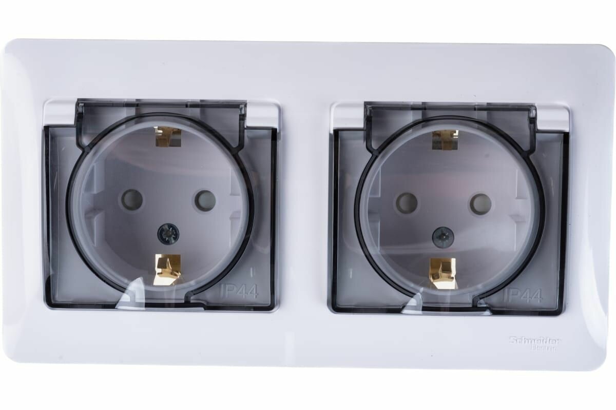 Розетка двойная с заземлением, со шторками, в сборе, IP44 Glossa, цвет белый
