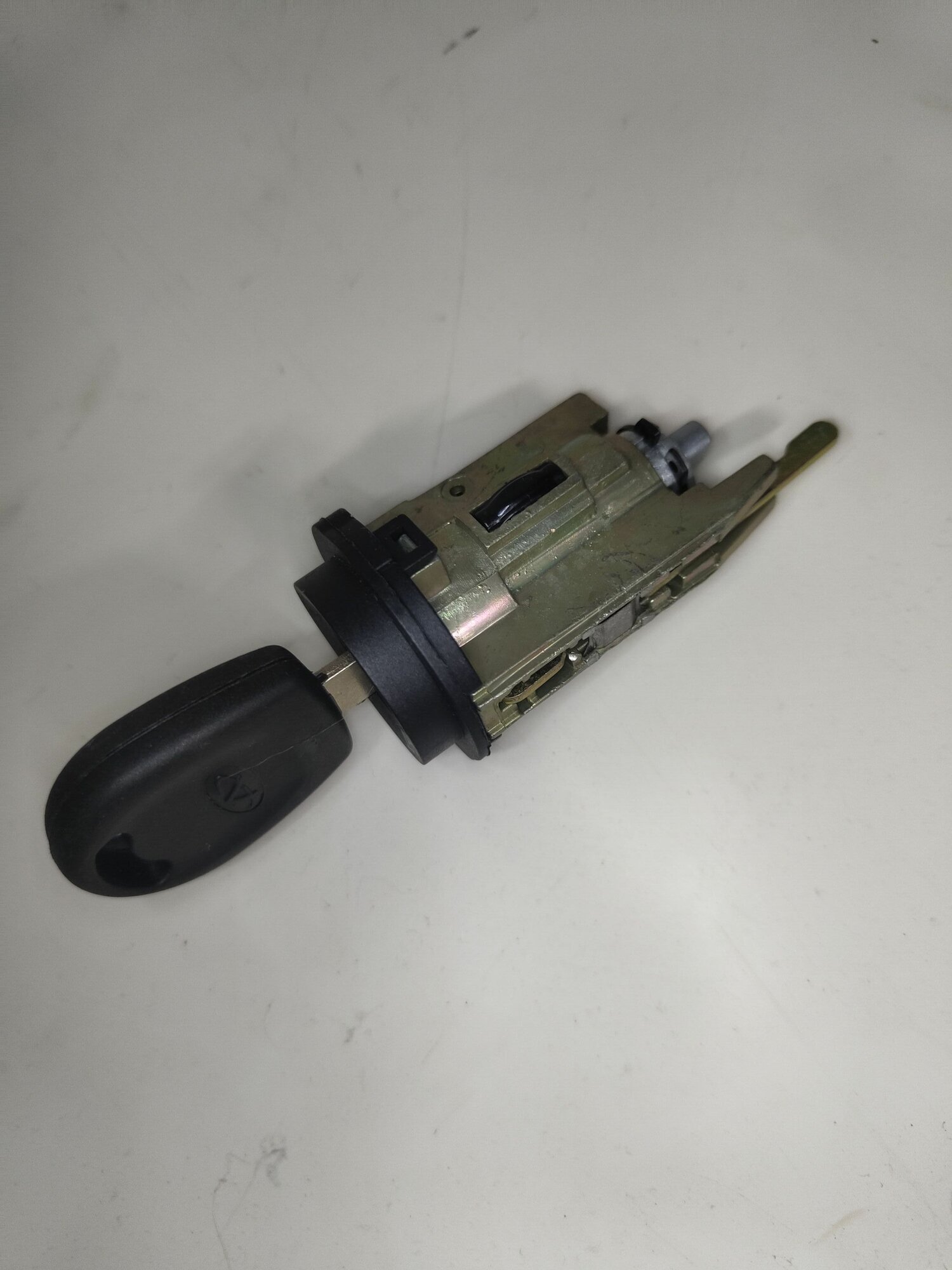 Личинка замка зажигания Chery Tiggo [2.4 16V 5MT внедорожник 4X2] T118CB3704017