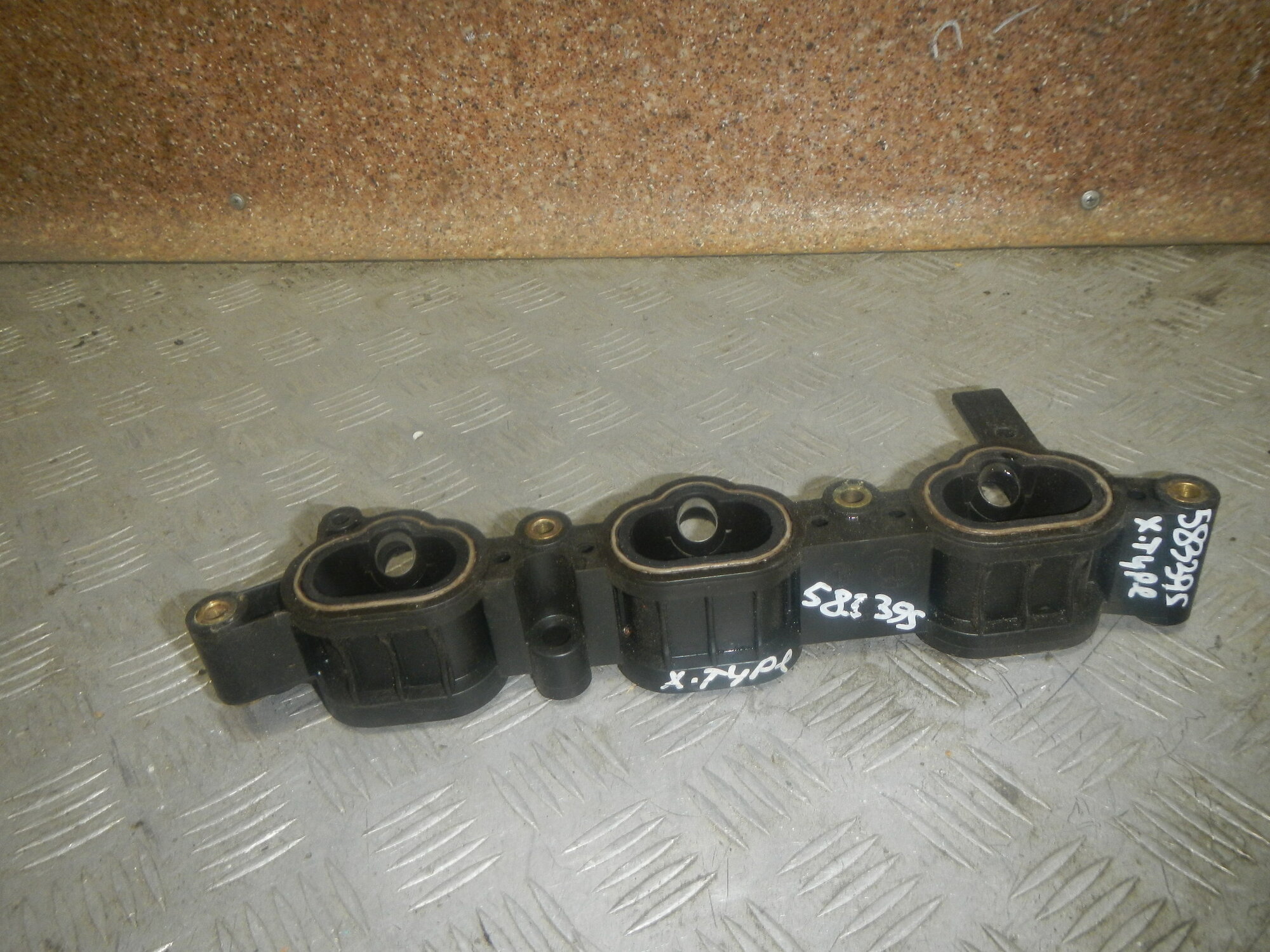 Б/У Коллектор впускной, Jaguar (Ягуар)-X-TYPE (01-09) JAGUAR X-TYPE (01-09) Без видимых повреждений. 583395 JAGUAR арт. ...