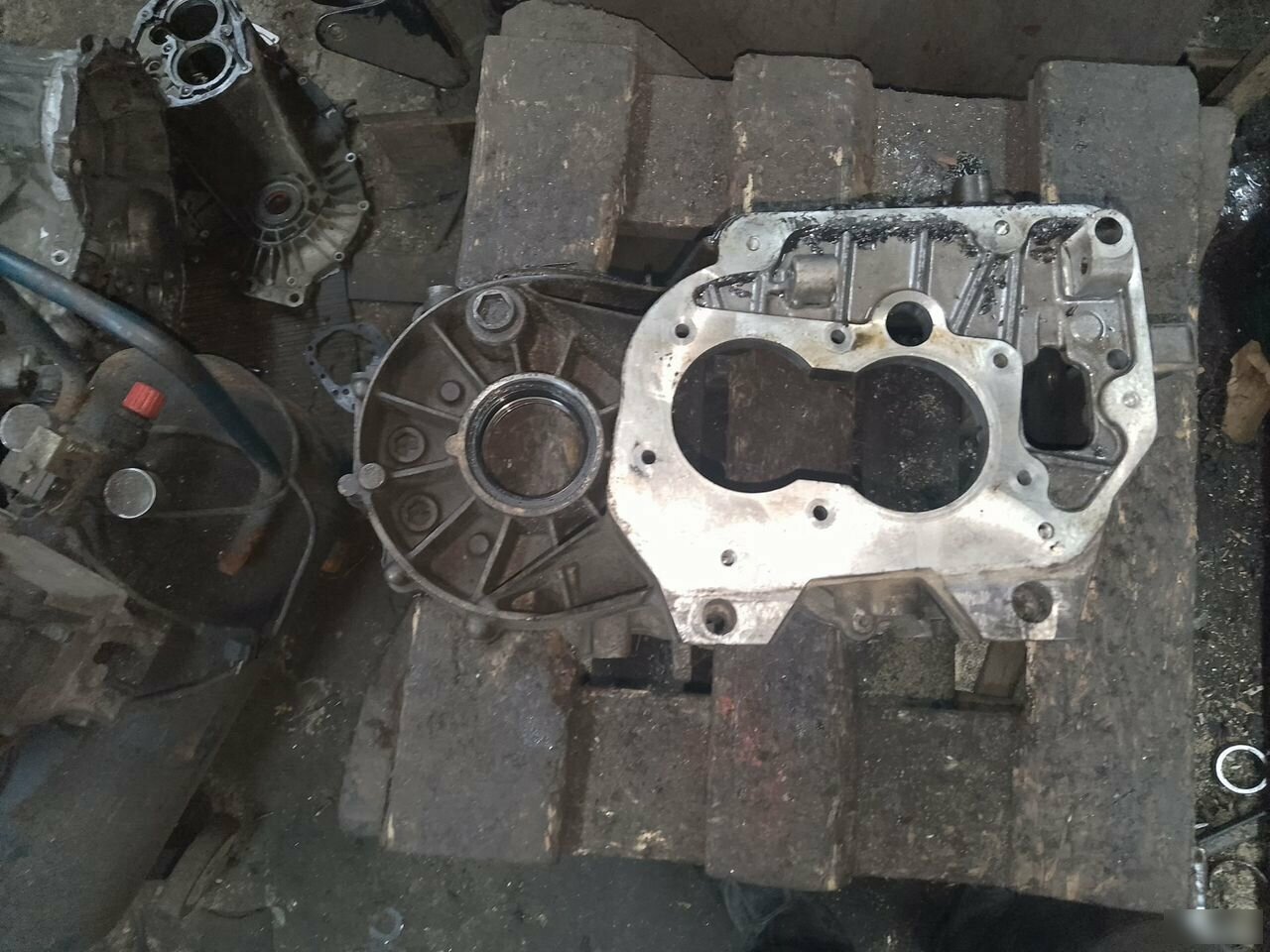 Картер кпп 02T301103AB шкода октавия A5 1,6 JHT 02T301103AB