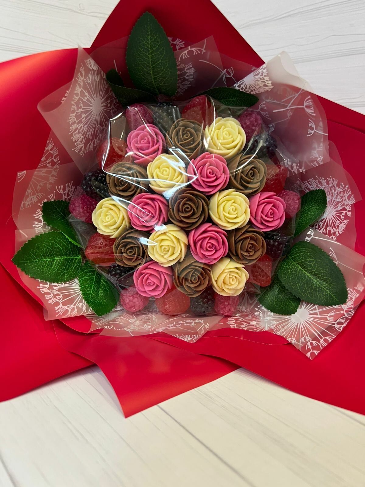 Букет из шоколада и мармелада "Ежевика, Клубника, Малина", 500 гр