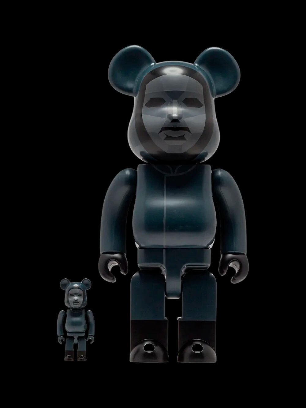 Коллекционная оригинальная фигура Bearbrick Squid Game Frontman 400% 100% / 28 см высота / Ламиниpoванный ABS пластик