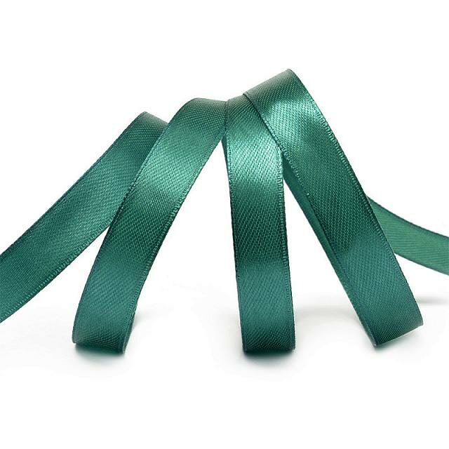 Лента атласная 1/2 (12мм) цв.3045 изумрудный уп.27,4 м