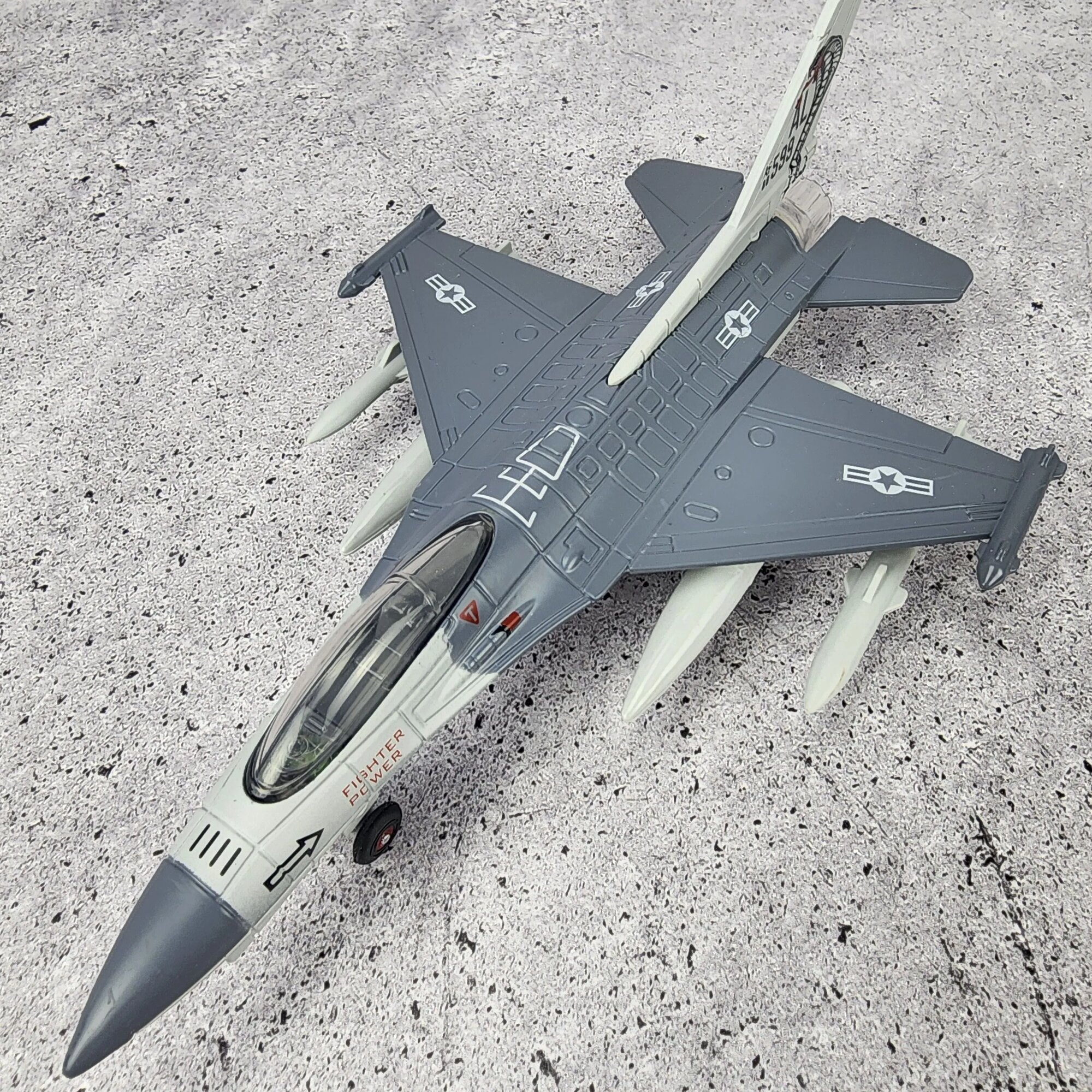 Металлический военный самолет Американский истребитель F-16 масштаб 1:72, модель со светом и звуком