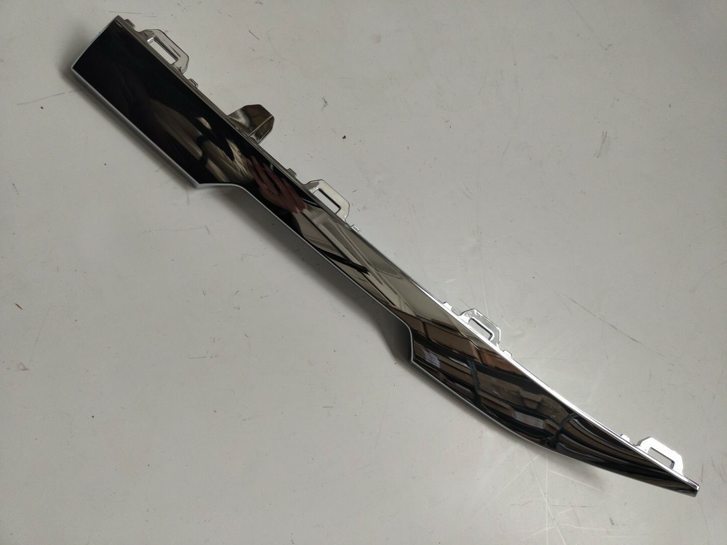 Накладка бампера переднего левая декоративная (хром) Haval F7 [1.5 16V 7AMT внедорожник 4X2] 2803165XKQ00A