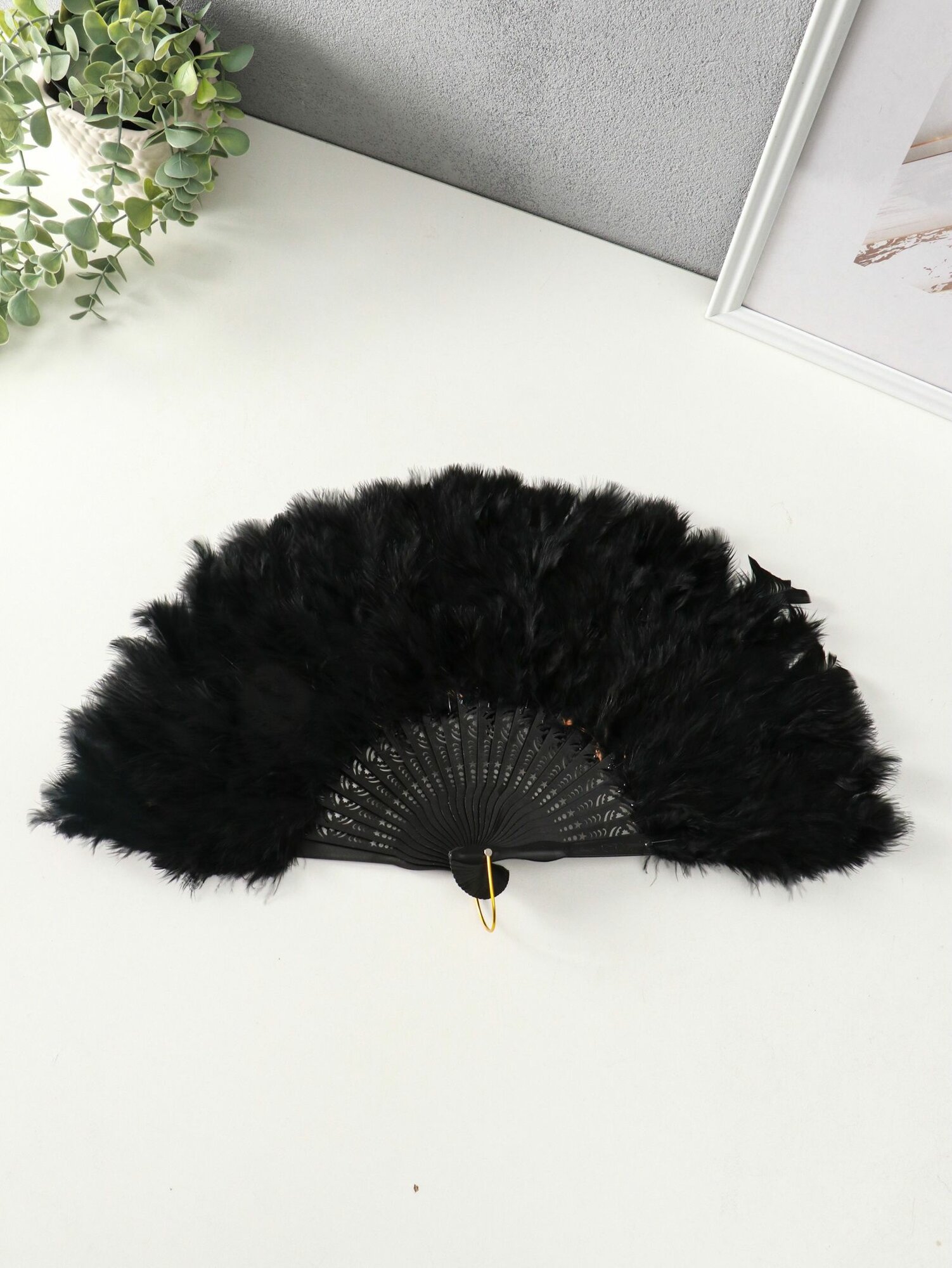 Веер пушистый Чёрный h 26 см 25 лопастей