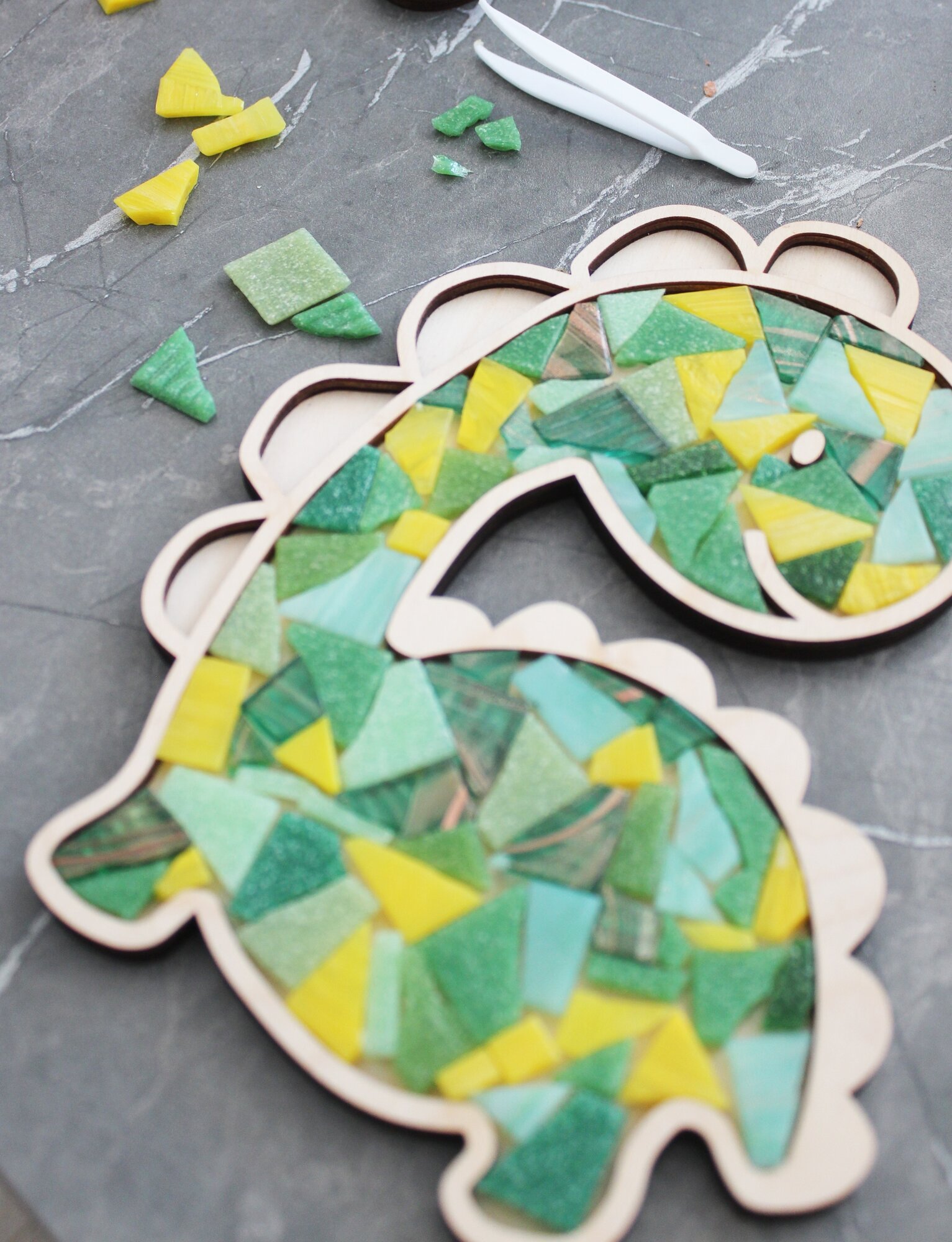 Стеклянная мозаика набор в формочке "Дино". Набор для творчества