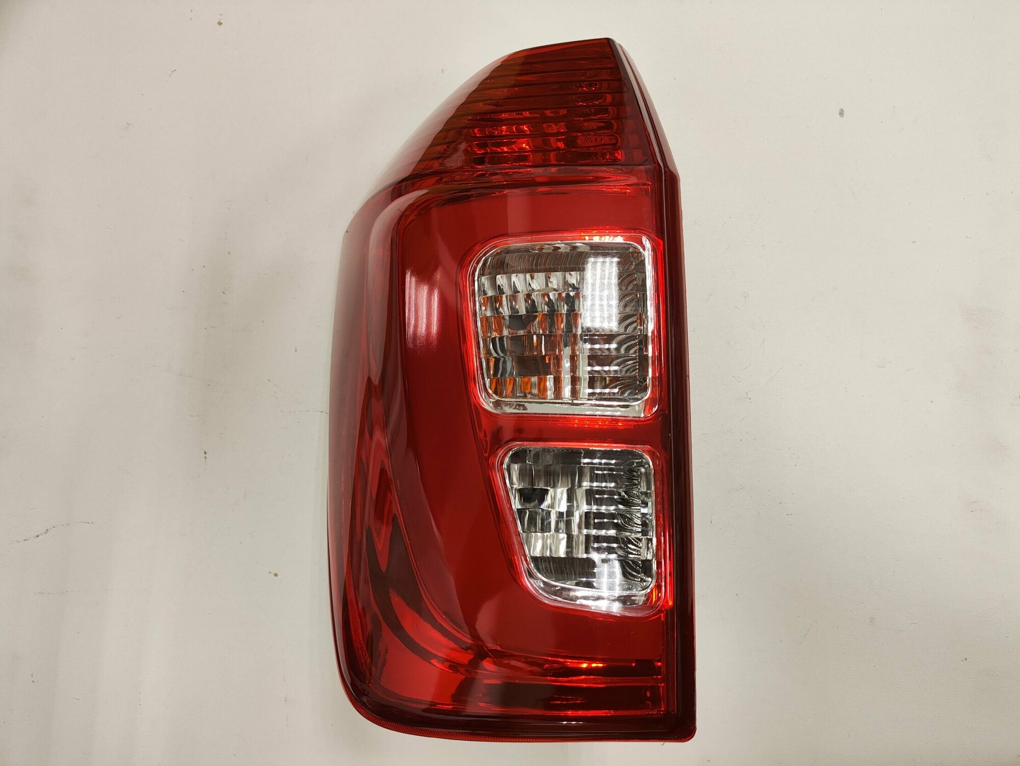 Фонарь задний левый Chery Tiggo 3 [2.0 16V CVT внедорожник] T113773010CA