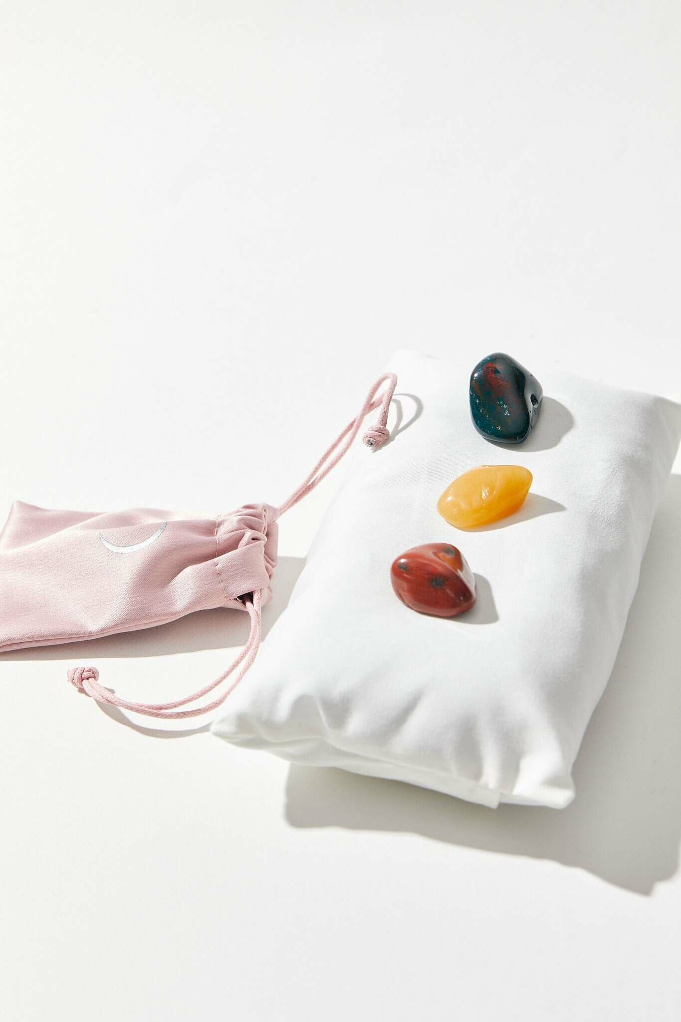 Набор натуральных камней QUARZ «Витальность и здоровье», 3 камня, красная яшма, желтый авантюрин, гелиотроп