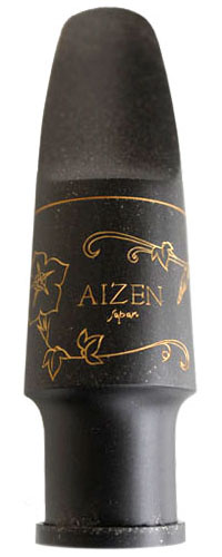 Tenor saxophone mouthpiece Aizen Kurogane Titanium TSSOT-8 - Tenor saxophone mouthpiece made of composite titanium rubber with horseshoe-shaped chamber and short shank for classical and jazz performance