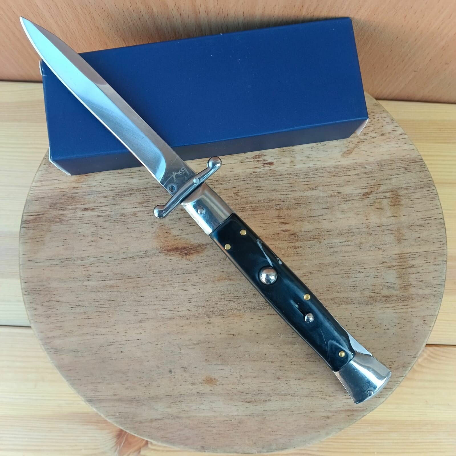 Нож складной автоматический