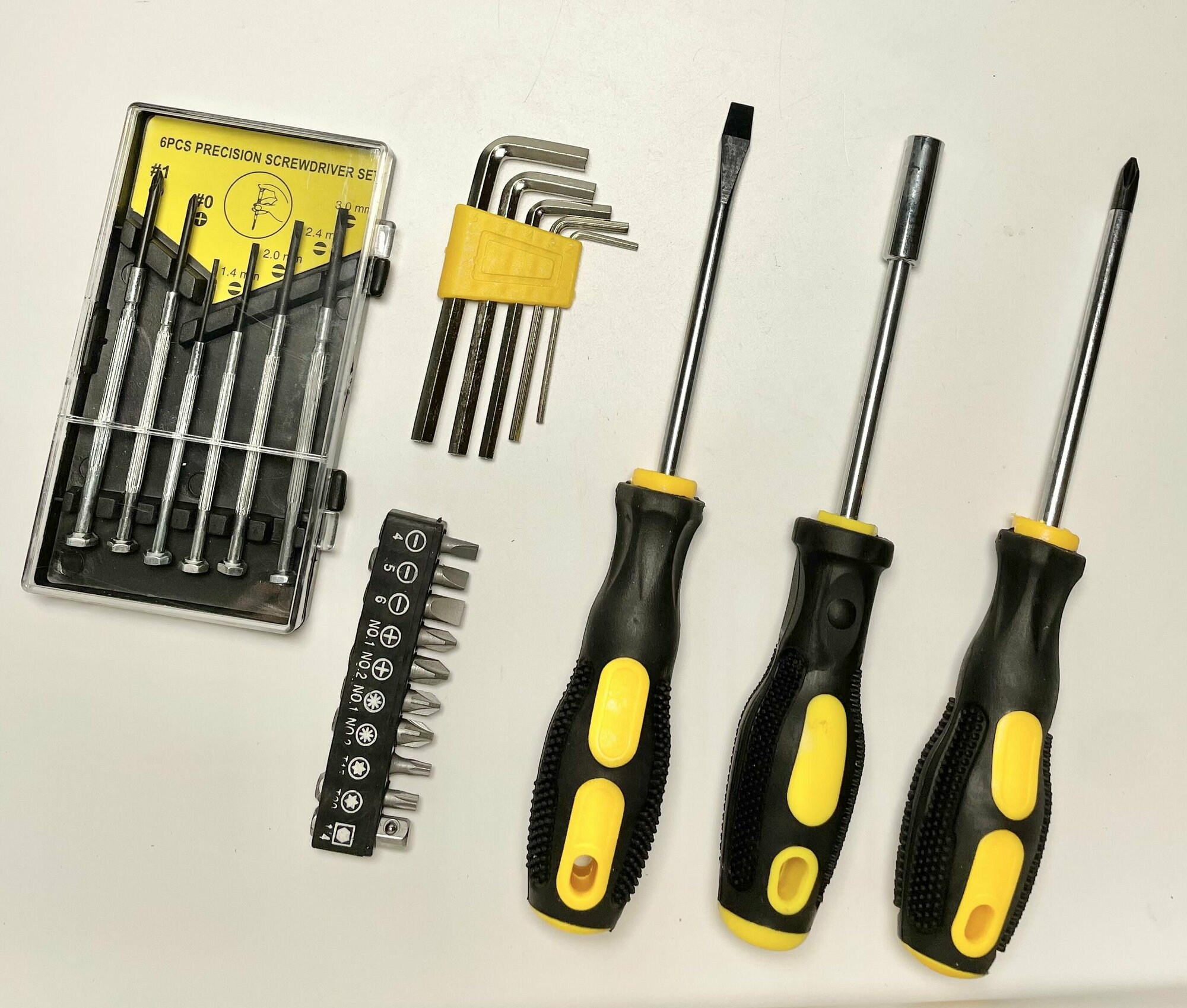 Набор инструментов: отвертка крестовая, плоская, под насадку, комплект шестигранников