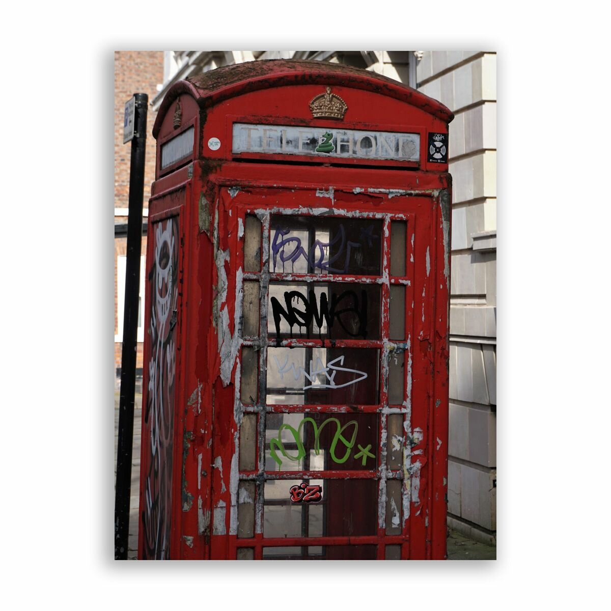 Постер, плакат на бумаге / Красная телефонная будка / Размер 30 x 40 см