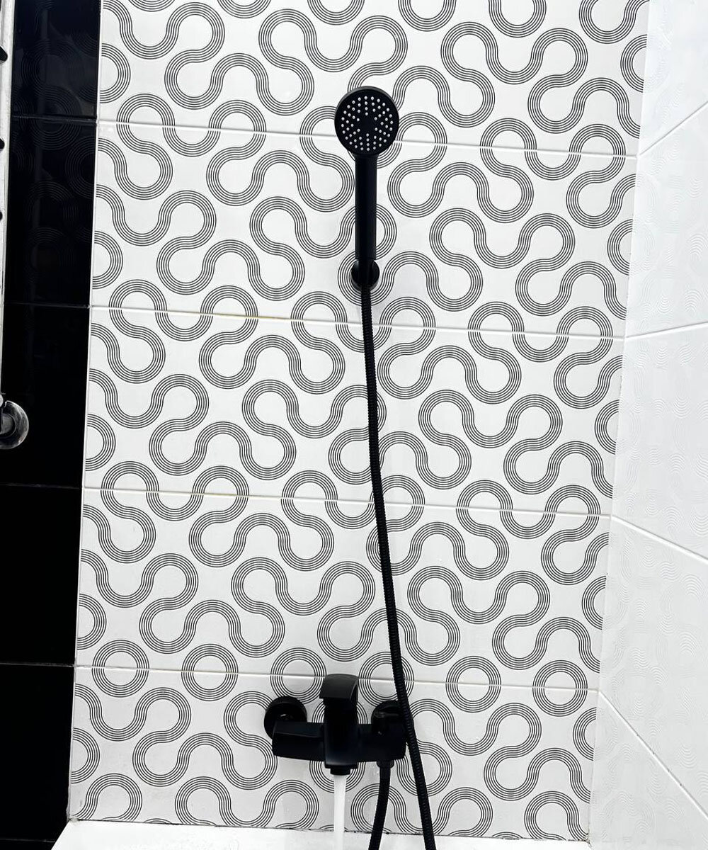 Смеситель для ванны и душа из латуни с лейкой и шлангом H30009-C от бренда Hansen цвет черный