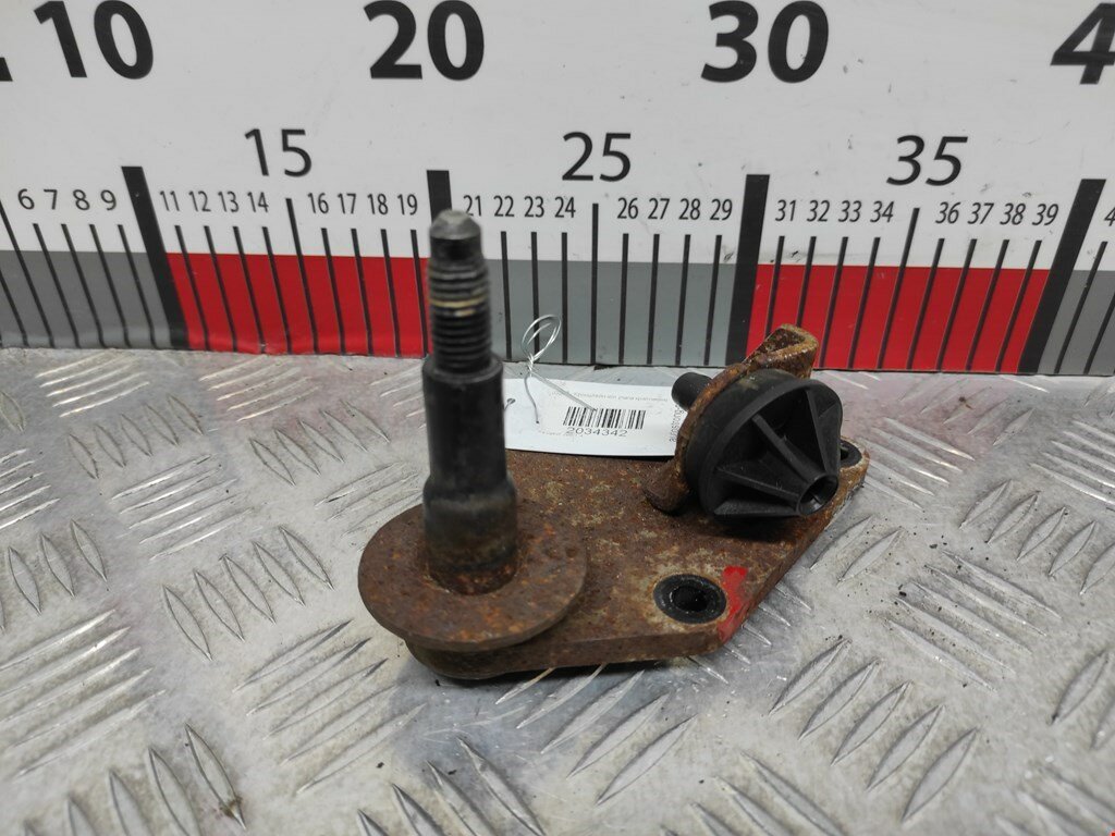 Кронштейн (крепление лапа траверса) кпп Peugeot 206 арт. 2034342