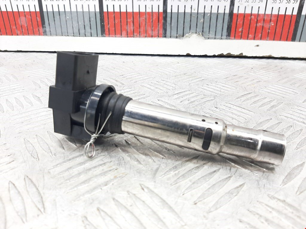 Катушка зажигания Volkswagen Golf Plus 036905715F арт. 2017084