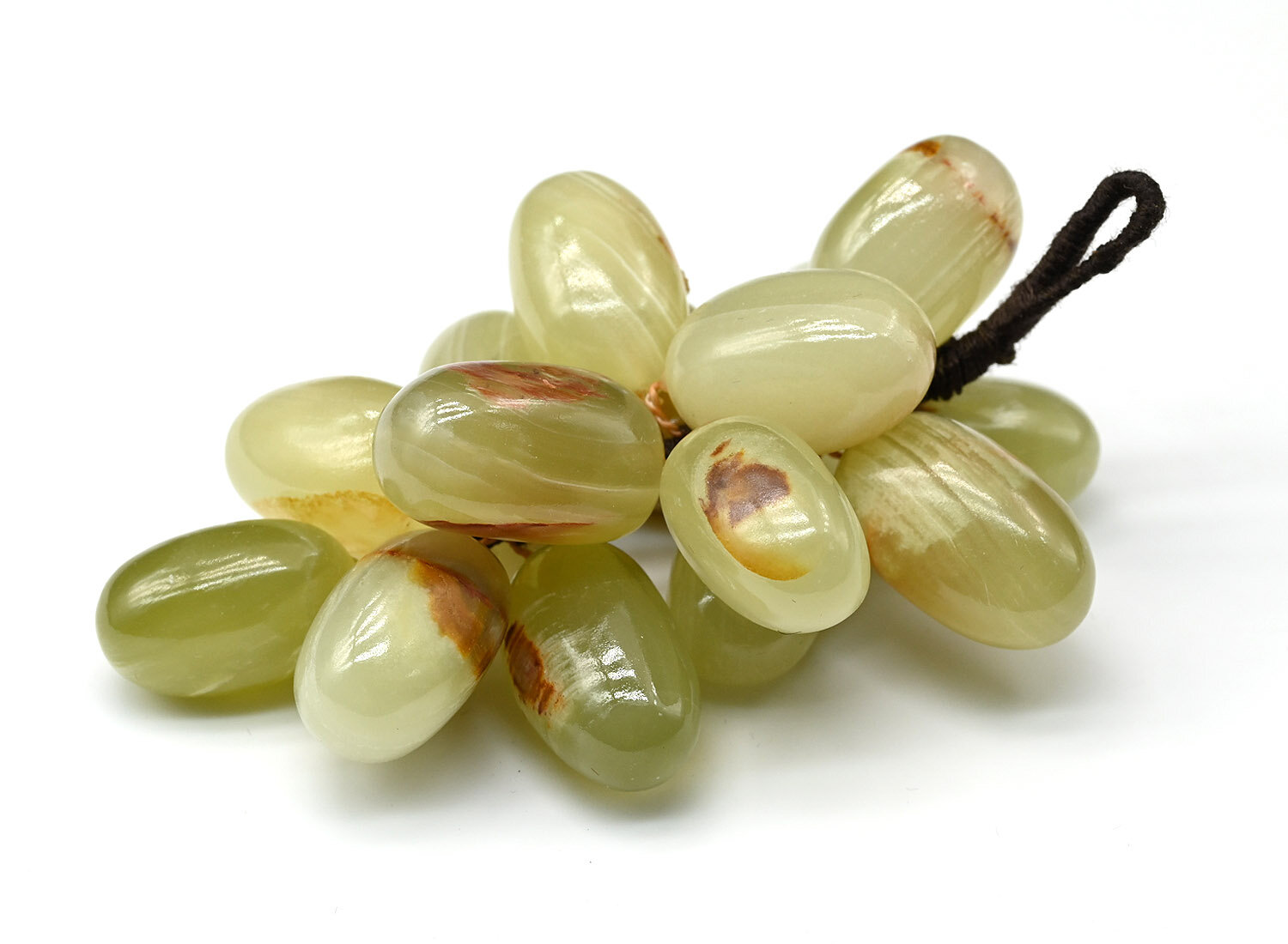 Виноград из камня оникс 13 ягод .