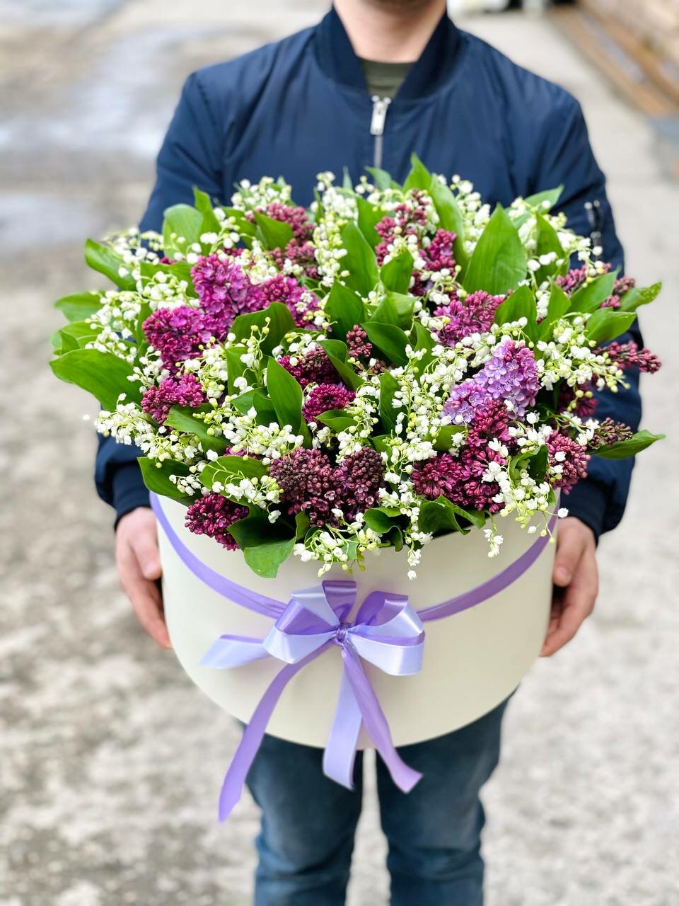 Композиция Rybe-Flowers "Большая коробка ландышей и сирени", высота 30см, коробка