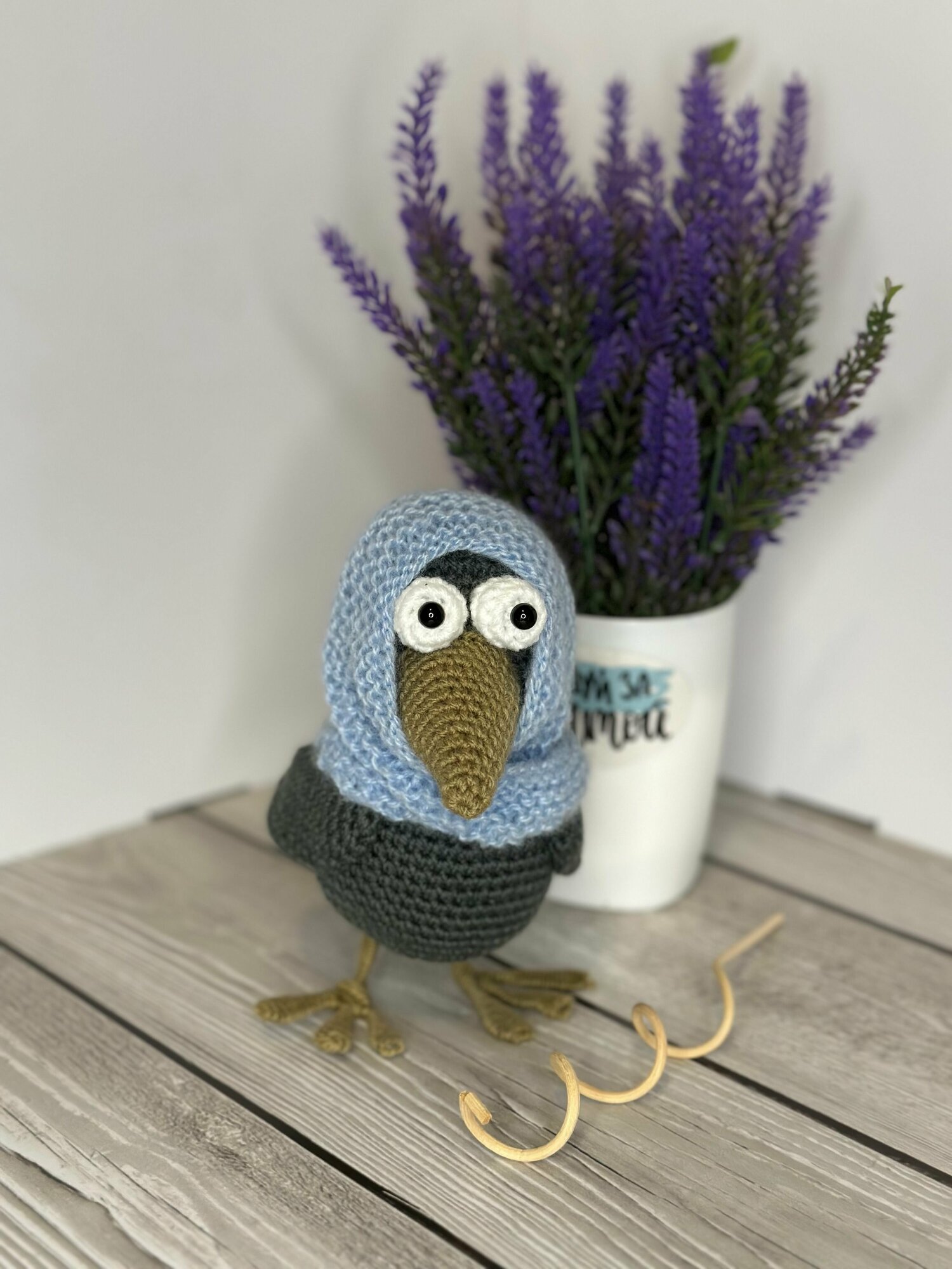 Ворона в платке