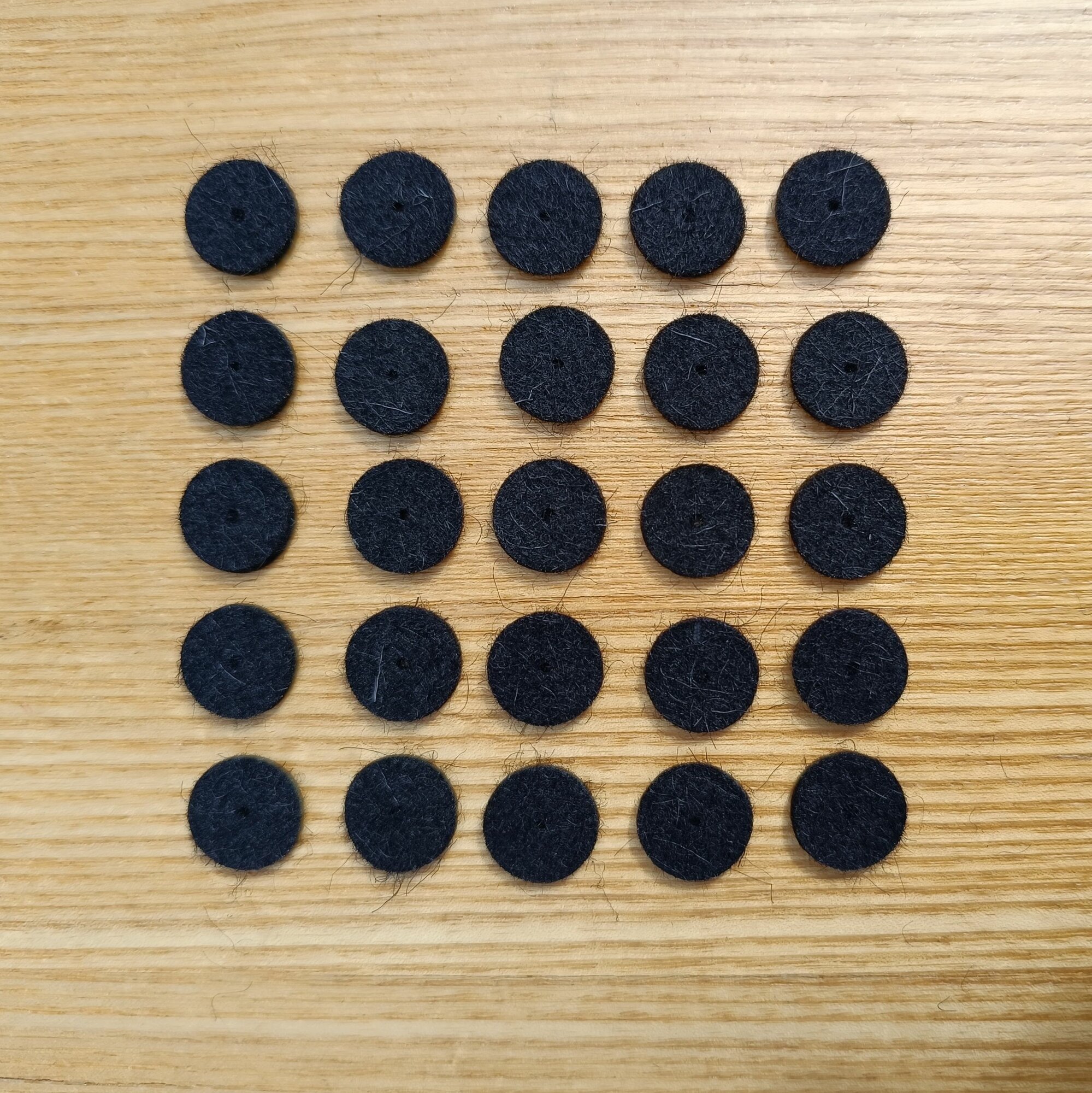 Набор из 25 демпферов чёрных под кнопки диаметром 14мм, для правой клавиатуры гармони 25Х25