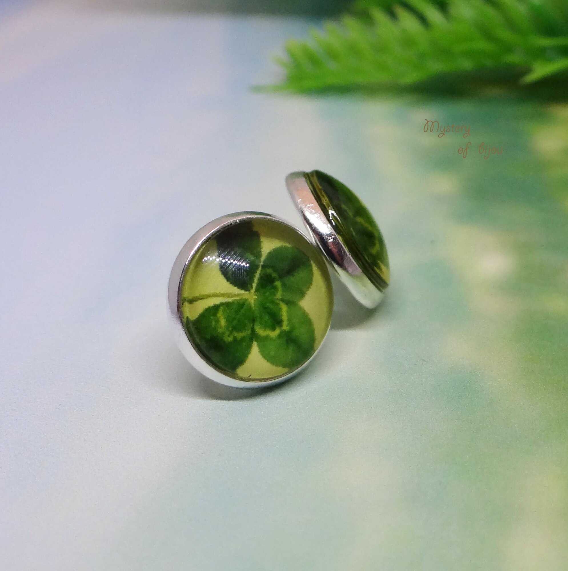 Серьги пусеты, стекло