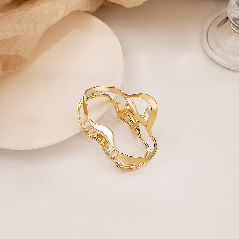 Заколка для волос "Холодный темперамент", металлическая, геометрическая, цвет золотой