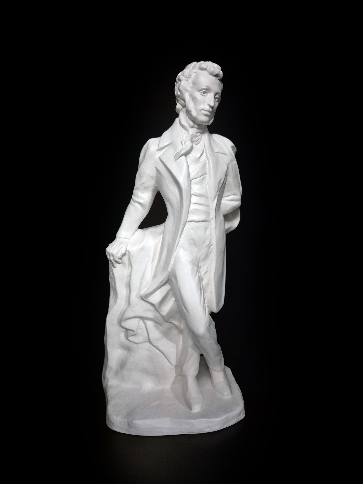 Статуэтка А. С. Пушкин в полный рост. Гипс.