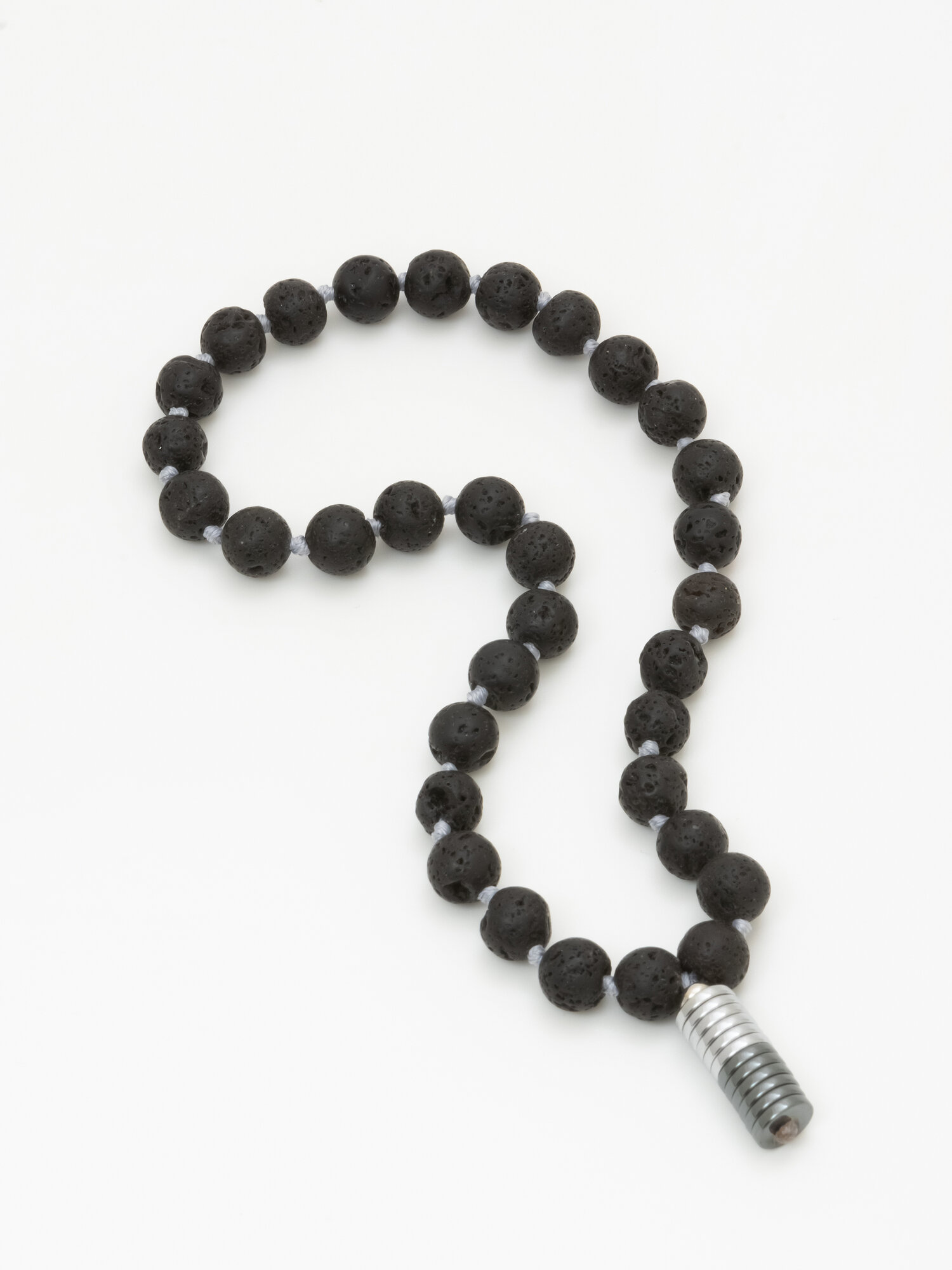 Чётки, гематит, вулканическая лава