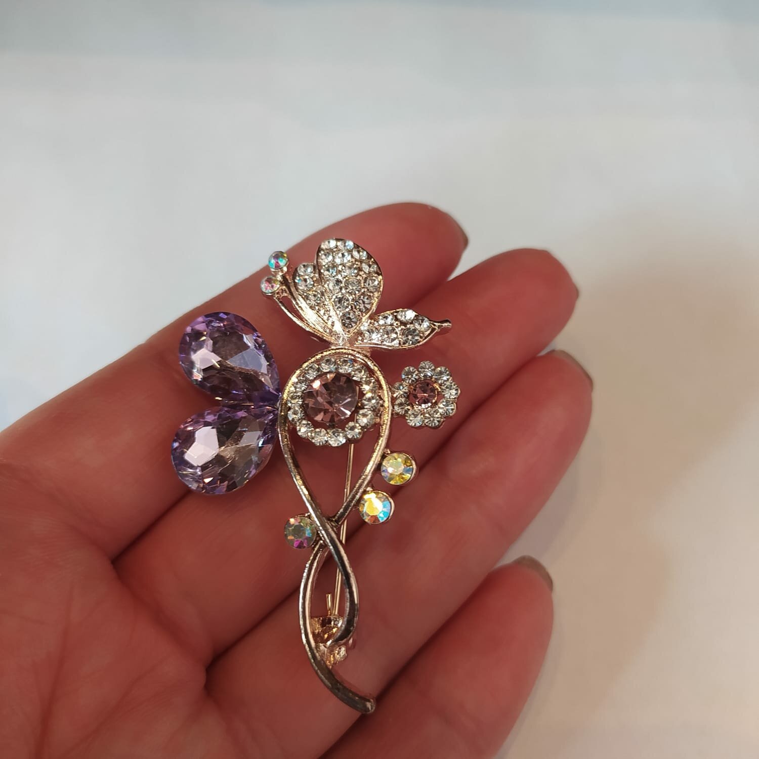 Брошь, стразы