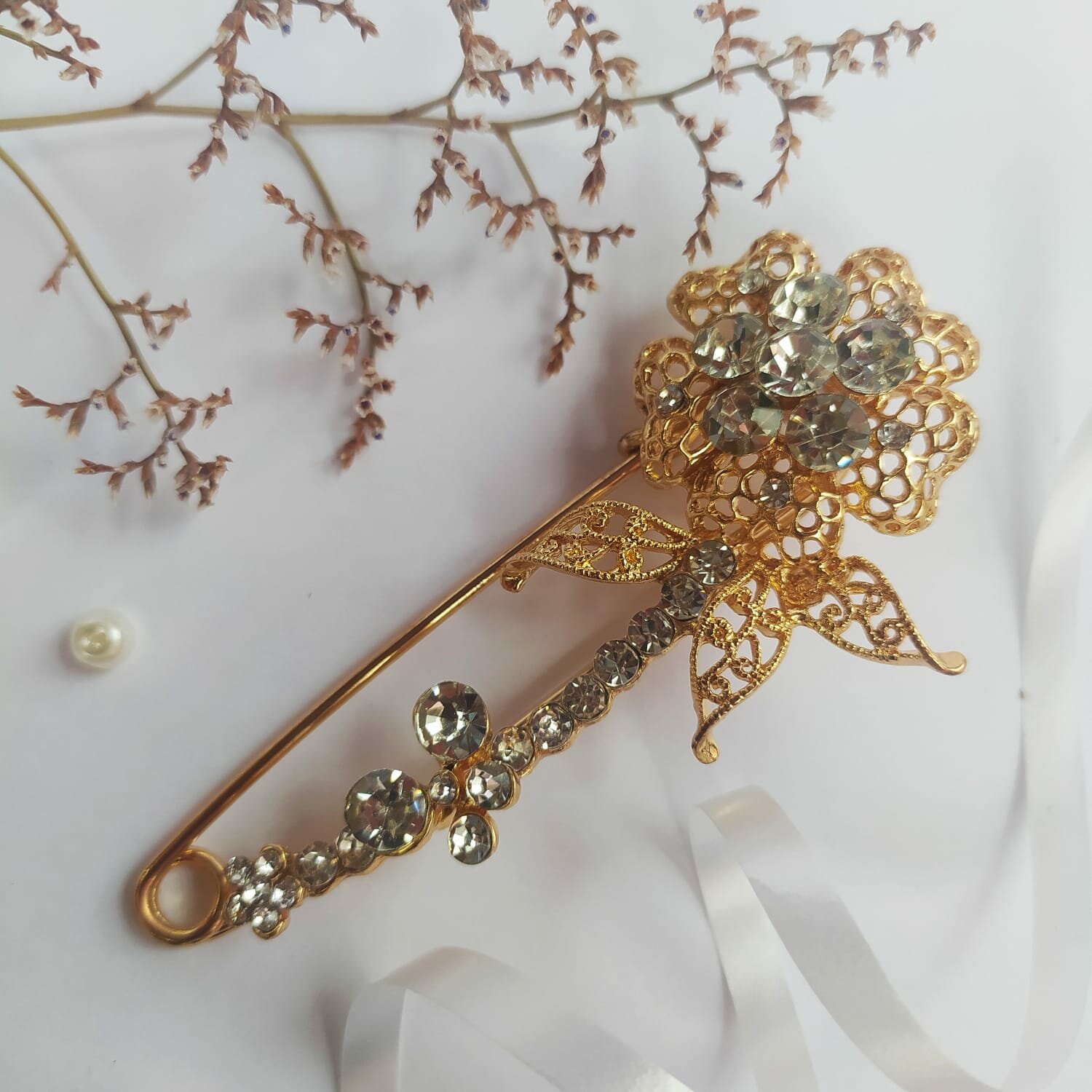 Брошь, стразы