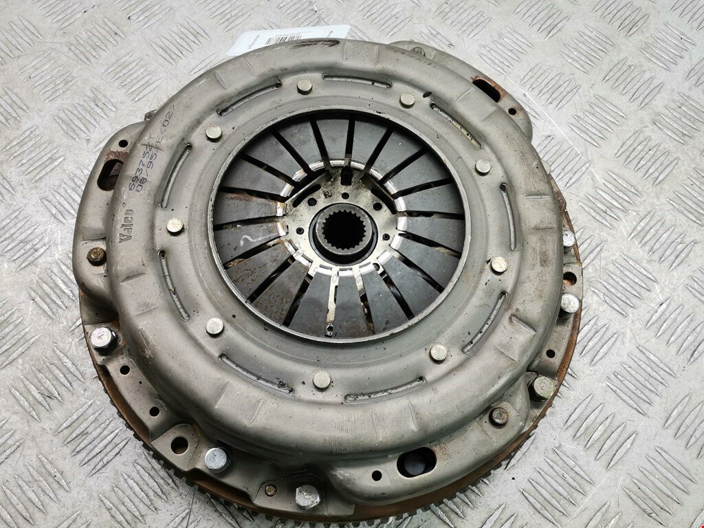 Маховик (демпфер сцепления) Ford Maverick 1 1956813 арт. 2023940