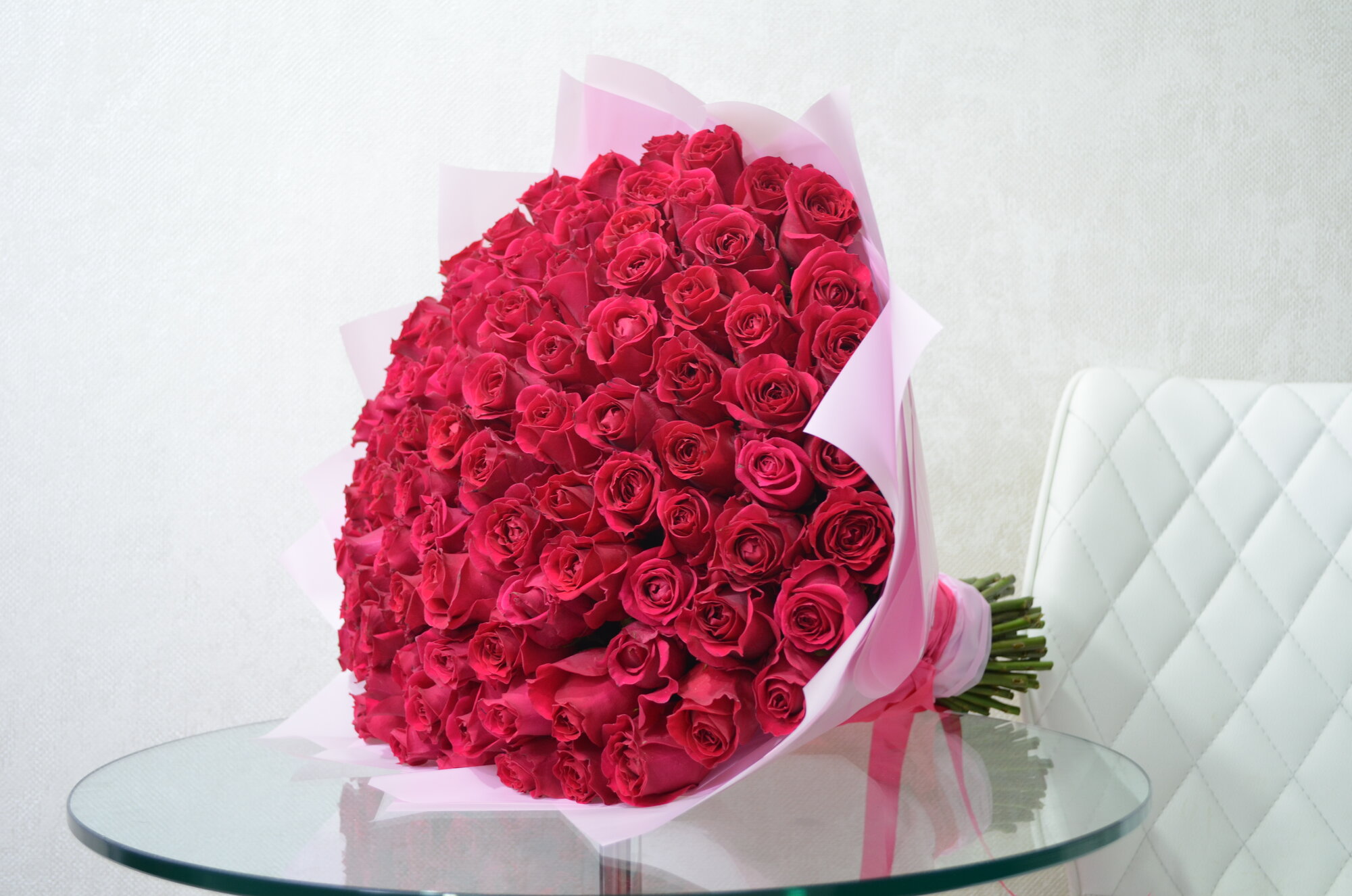 Букет Lavie Flowers, 101 роза, размер XL, доставка в аквабоксе, высота 40 см