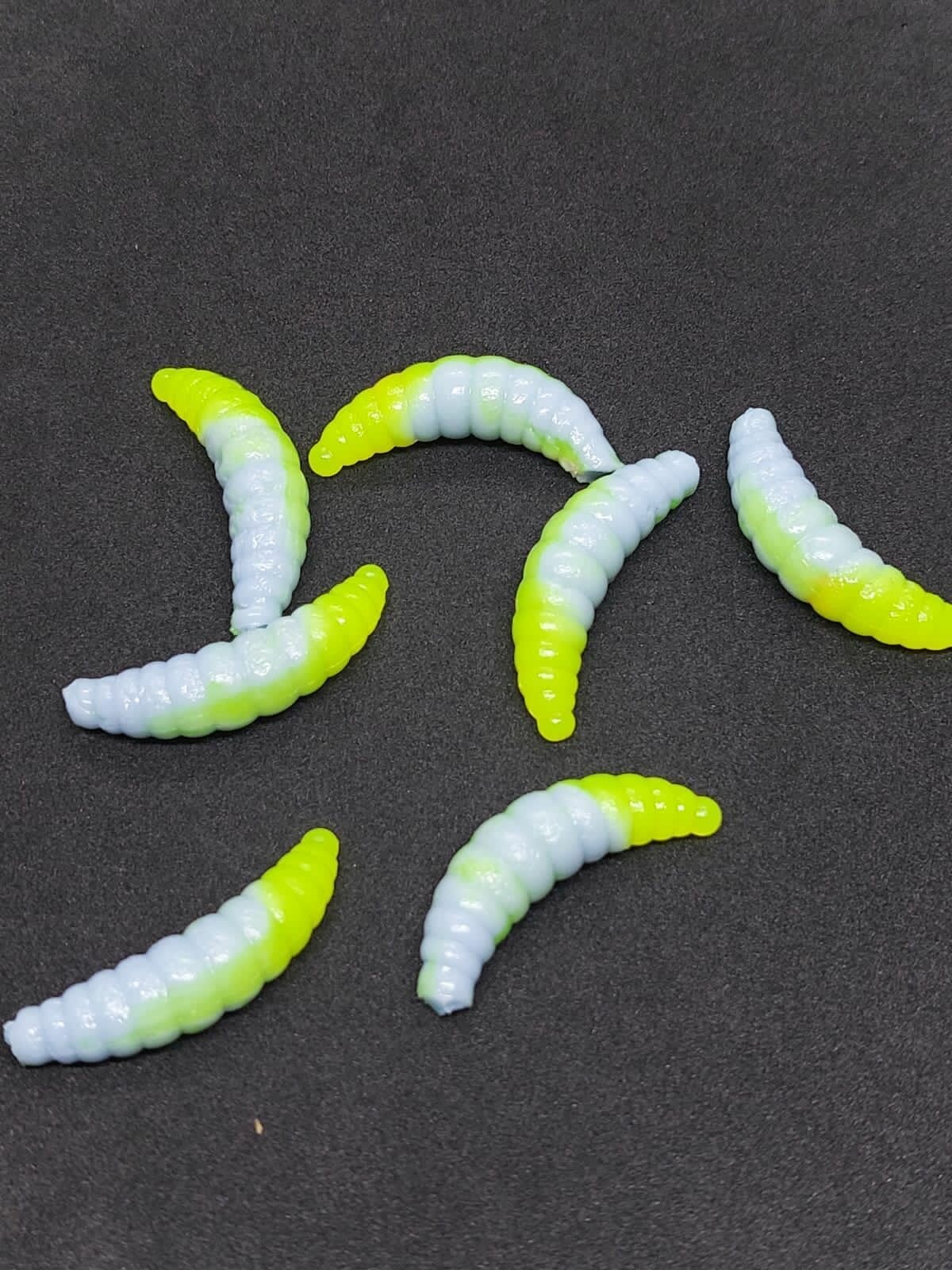 Форелевая силиконовая приманка Maggot 1.6. 38 мм. Голубой лимон