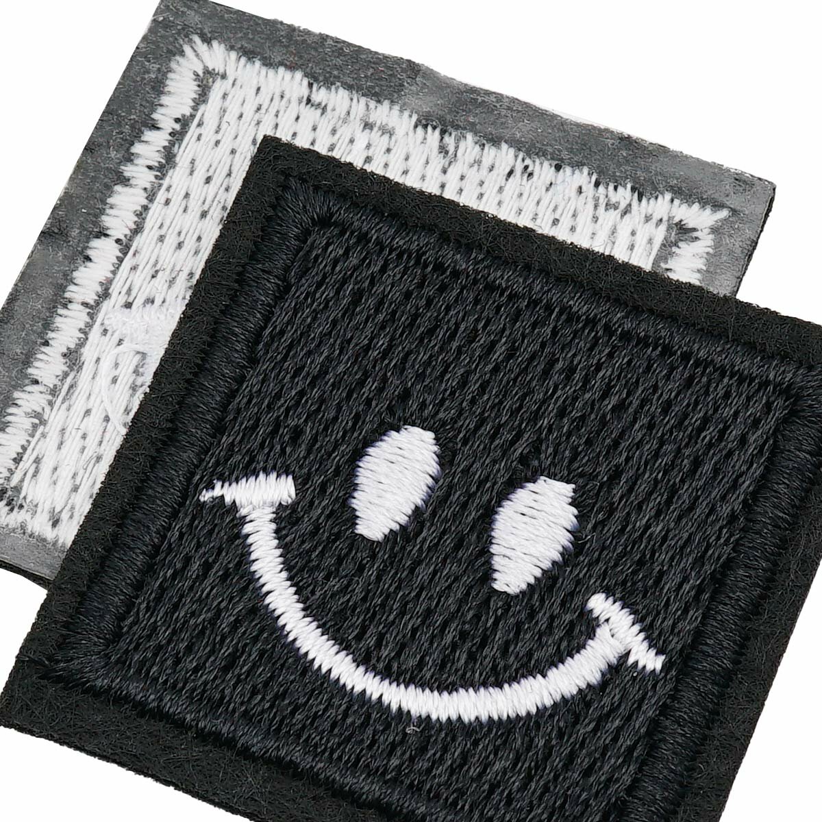 Термоаппликация для одежды, заплатка 'Кубик с улыбкой' 35*35 мм, цвет бело-черный, 2 штуки, Айрис