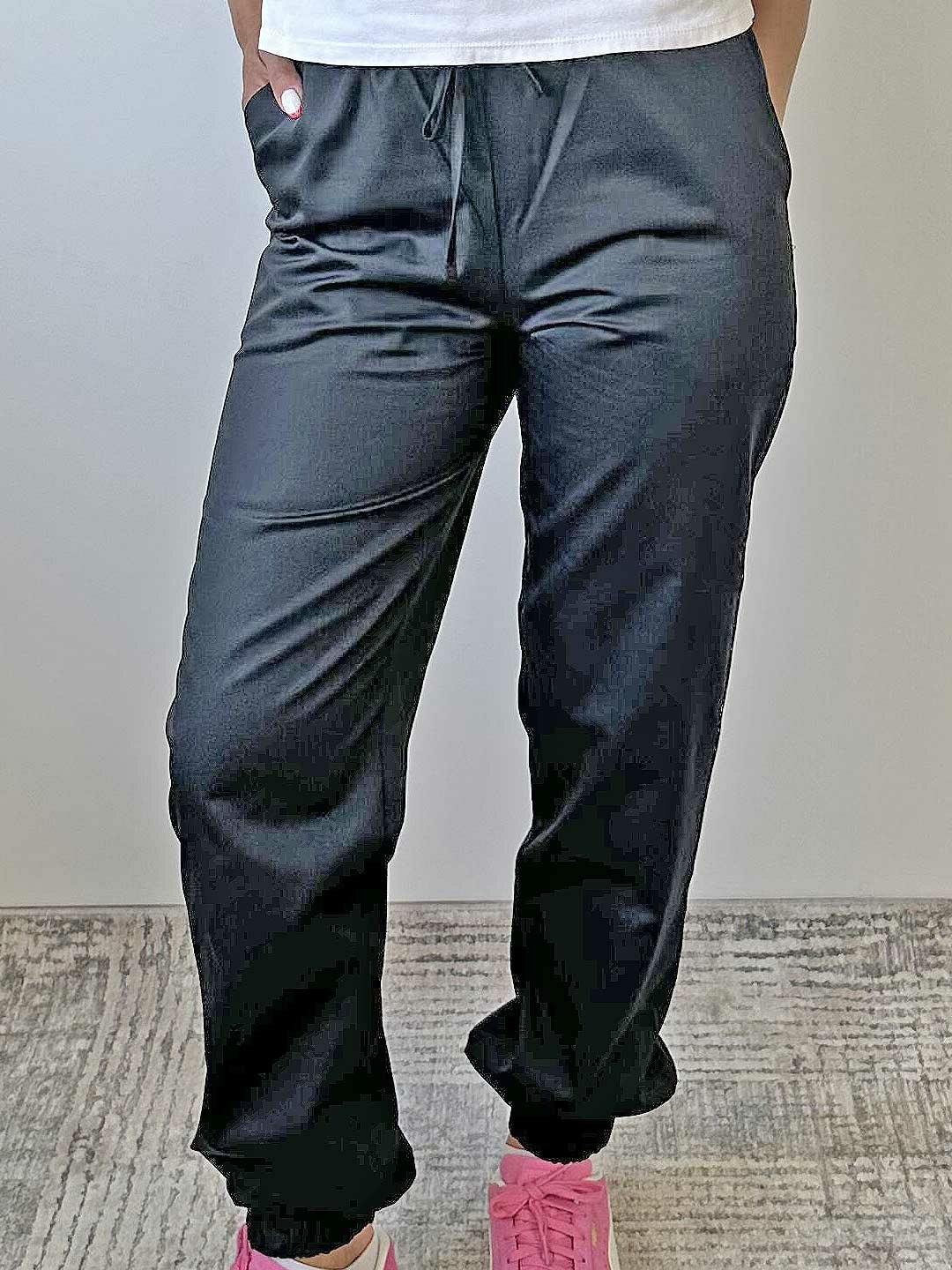 Брюки-джоггеры женские "Фабрика швейных изделий №3" модель М-114, рост 164, размер 40, цвет черный, ткань сатори