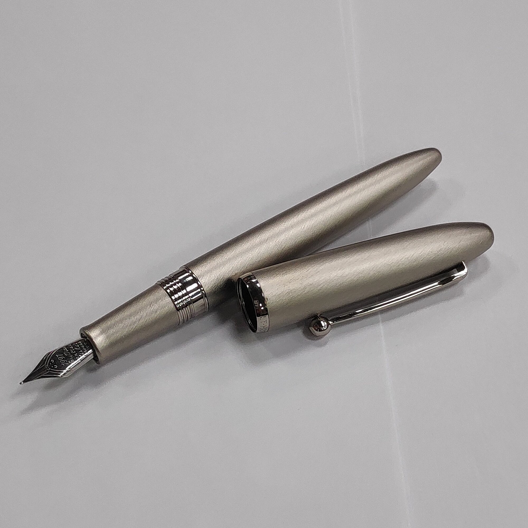 Ручка перьевая классическая, В металлическом корпусе "LT HONGDIAN".