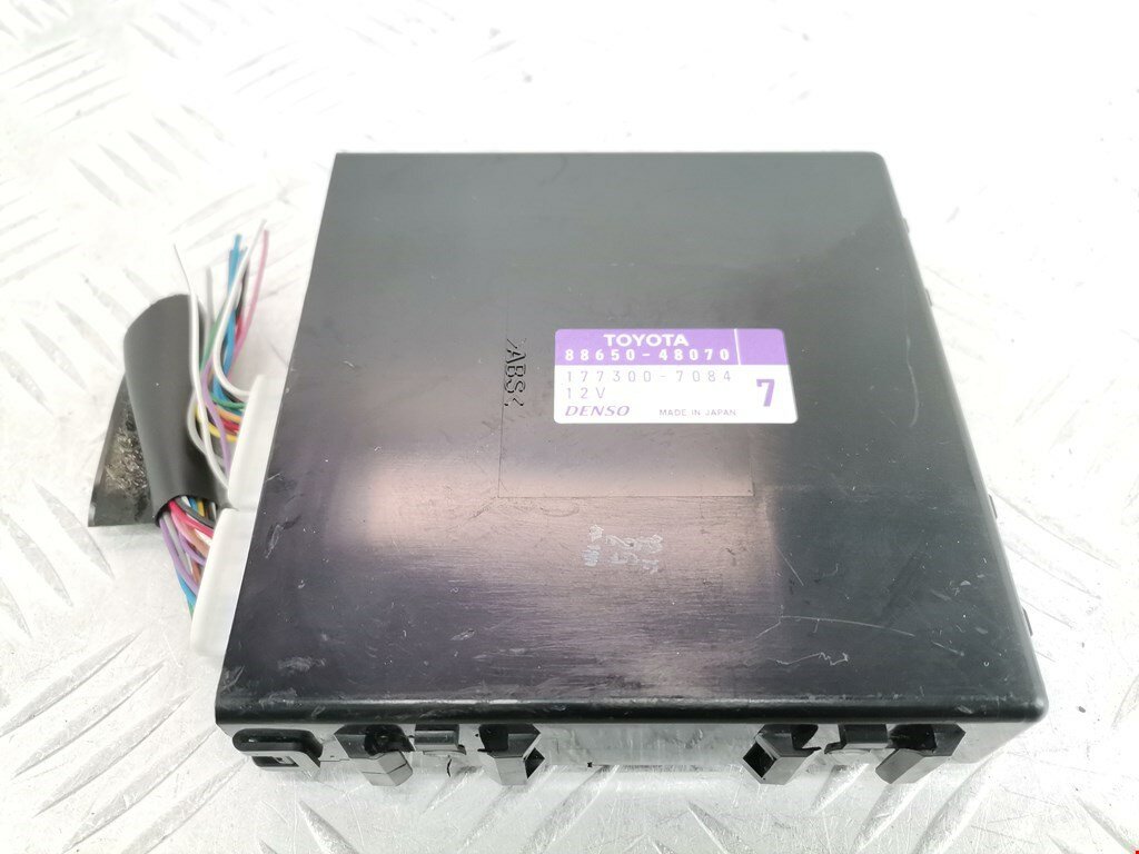 Блок комфорта Lexus RX 2 (XU30) 8865048070 арт. 1702155