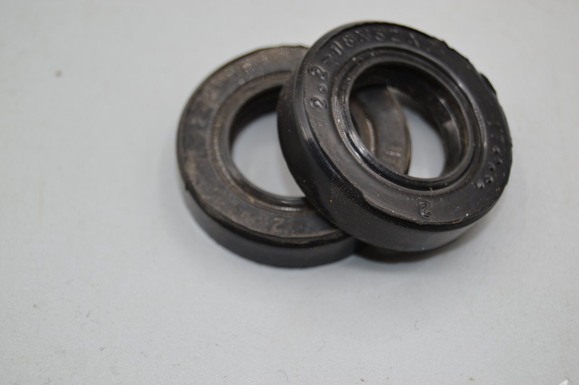 Манжеты сальники 18х32х7, (2шт)