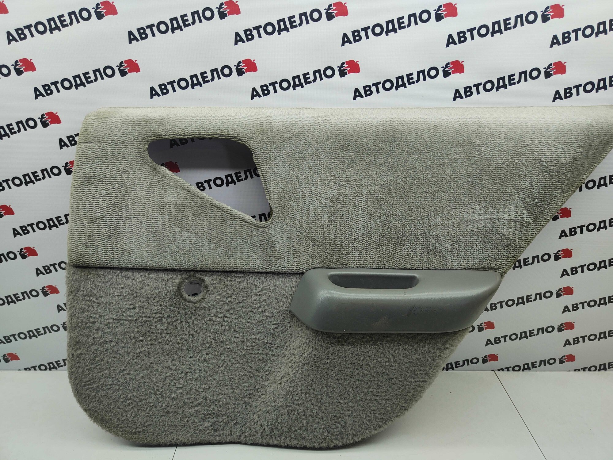 Обшивка двери задняя правая Chevrolet Corsica 93 г