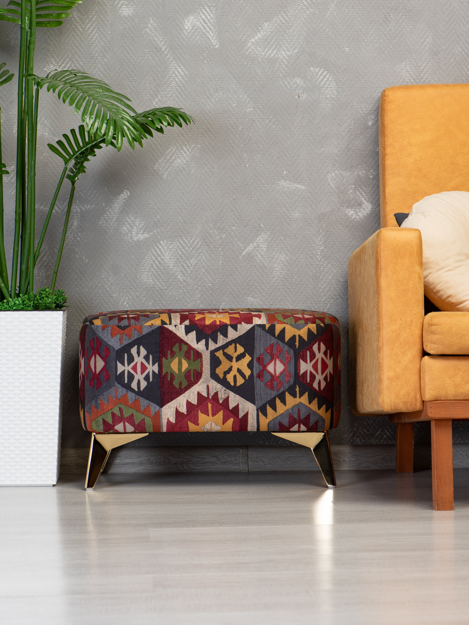 Пуфик «Монца», интерьерро, дизайнерский велюр, на металлических ножках, 35х60х40см, нагрузка до 150 кг